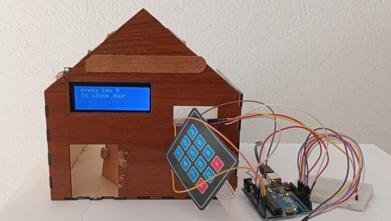 Door opening controlled by Arduino and 4x3 matrix keypad